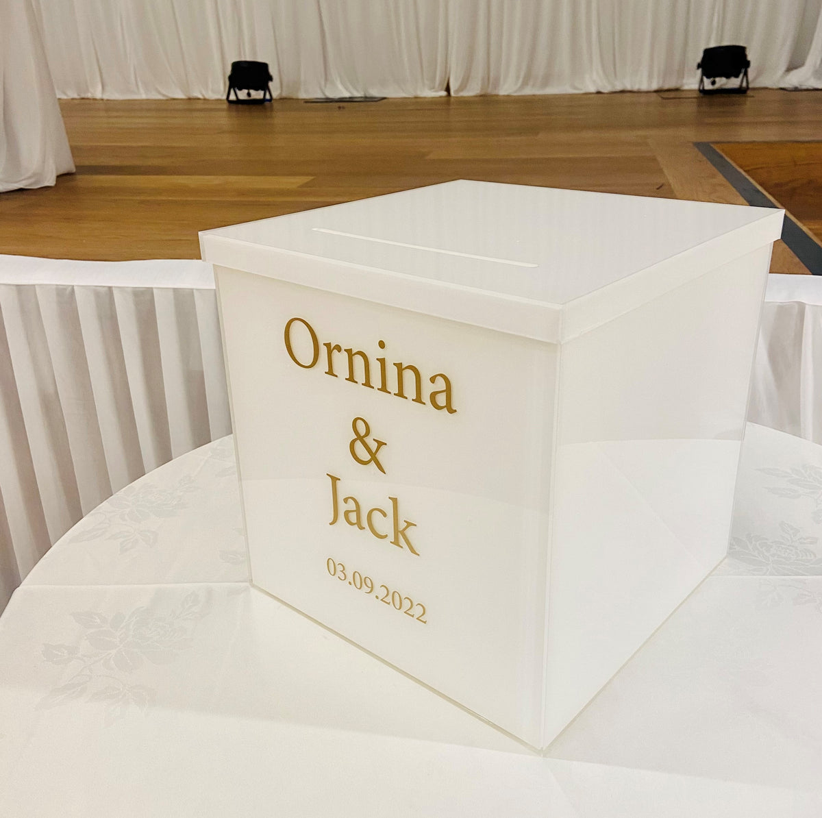 Perspex Wishing Well Cube – Wellington Wedding Hire